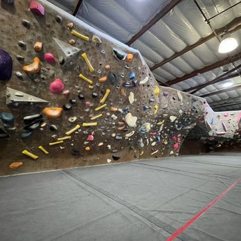 MESA RIM CLIMBING CENTER - MIRA MESA - Updated October 2025 - 177 ...