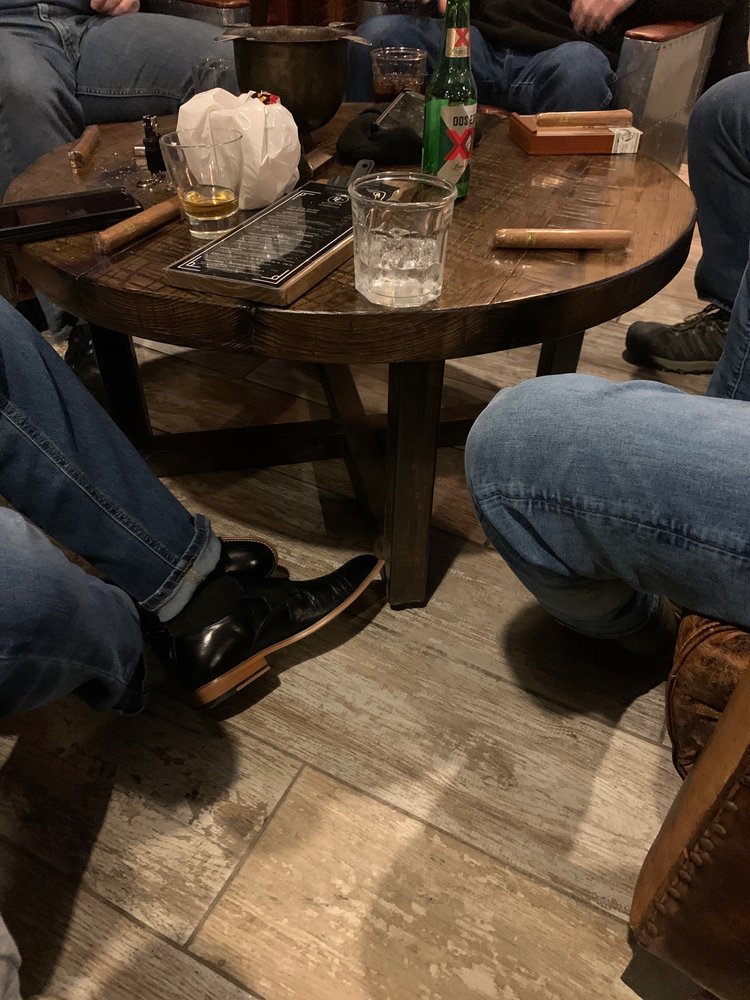 ROYALE CIGAR LOUNGE - Updated October 2024 - 44 Photos & 24 Reviews ...