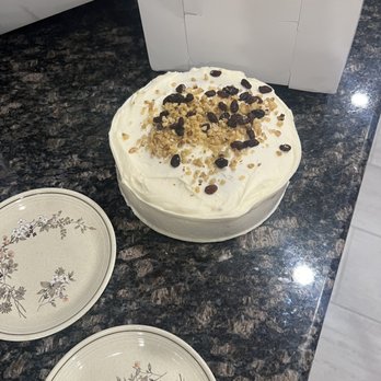 LLOYD’S CARROT CAKE - Updated October 2024 - 183 Photos & 245 Reviews ...
