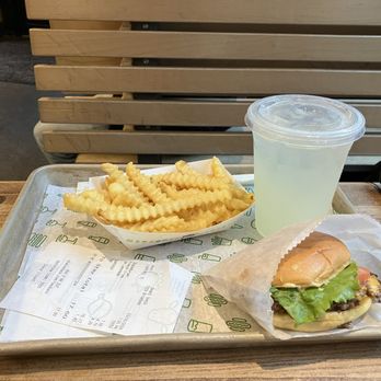 SHAKE SHACK HERALD SQUARE - Updated December 2025 - 670 Photos & 450 ...