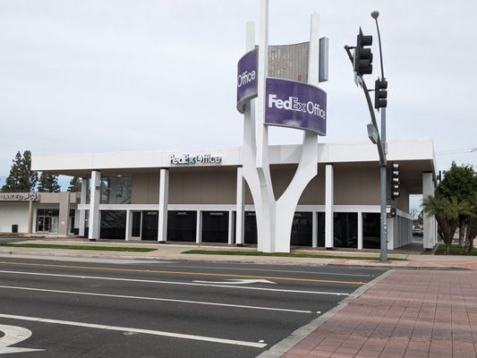 FEDEX OFFICE PRINT & SHIP CENTER - Updated December 2025 - 50 Photos ...