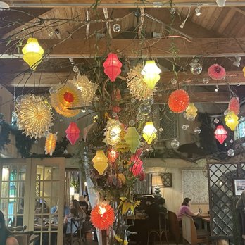 THE TREE HOUSE TAVERN & BISTRO - Updated September 2025 - 1961 Photos ...