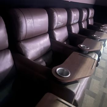 CINEPOLIS LUXURY CINEMAS - 214 Photos & 435 Reviews - 2365 Victory Park ...