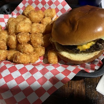 THE ESSO CLUB - Updated July 2024 - 76 Photos & 113 Reviews - 129 Old ...