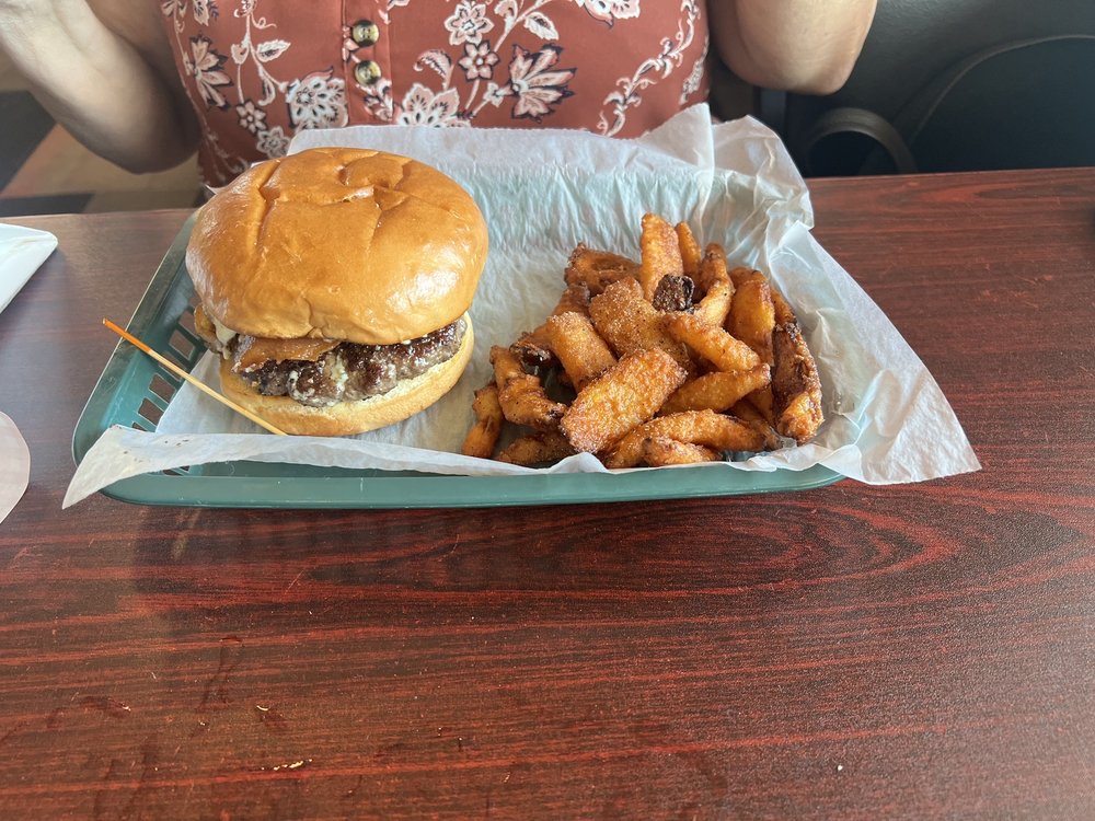 BROKEN BOW LEGENDS NEIGHBORHOOD GRILL - Updated December 2025 - 19 ...