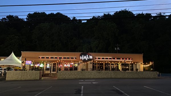 HAL’S BAR AND GRILL - Updated December 2024 - 168 Photos & 247 Reviews ...