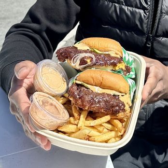 MAILLARDS SMASH BURGERS - Updated June 2024 - 69 Photos & 44 Reviews ...