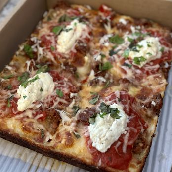 DESCENDANT DETROIT STYLE PIZZA - Updated July 2024 - 690 Photos & 464 ...