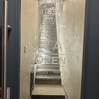 CAFE KRAY - Updated January 2025 - 101 Photos & 21 Reviews - 4850 Yonge ...