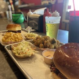 FIREHOUSE QUE & BREW - Updated August 2025 - 367 Photos & 600 Reviews ...