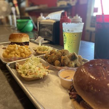 FIREHOUSE QUE & BREW - Updated July 2025 - 367 Photos & 598 Reviews ...