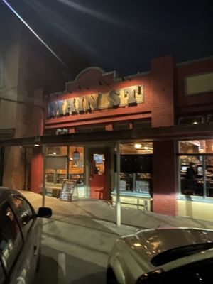 MAIN ST PIZZERIA AND BEER GARDEN - Updated July 2024 - 148 Photos & 222 ...