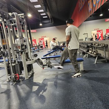 CRUNCH FITNESS - RENO - Updated December 2025 - 110 Photos & 86 Reviews ...