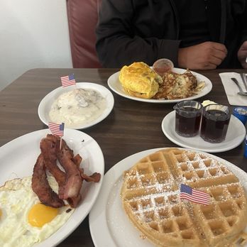 AMERICAN HOST RESTAURANT - Updated January 2025 - 359 Photos & 447 ...