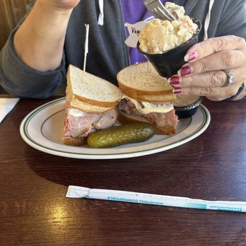 FAMOUS 4TH STREET DELICATESSEN - Updated December 2024 - 1261 Photos ...