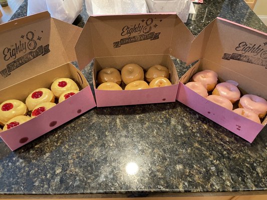 EIGHTY 8 DONUTS CAFE - Updated June 2024 - 63 Photos & 30 Reviews - 225 ...