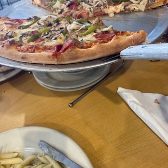 ROCCO’S PIZZA RESTAURANT - 49 Photos & 97 Reviews - 4369 Commercial Way ...