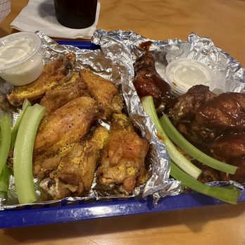 SHARKS SPORTS BAR & GRILL - Updated December 2025 - 23 Photos & 12 ...