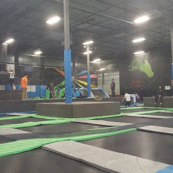 ISAUTE - Updated December 2025 - 15 Photos - 2045 Boulevard Dagenais O ...