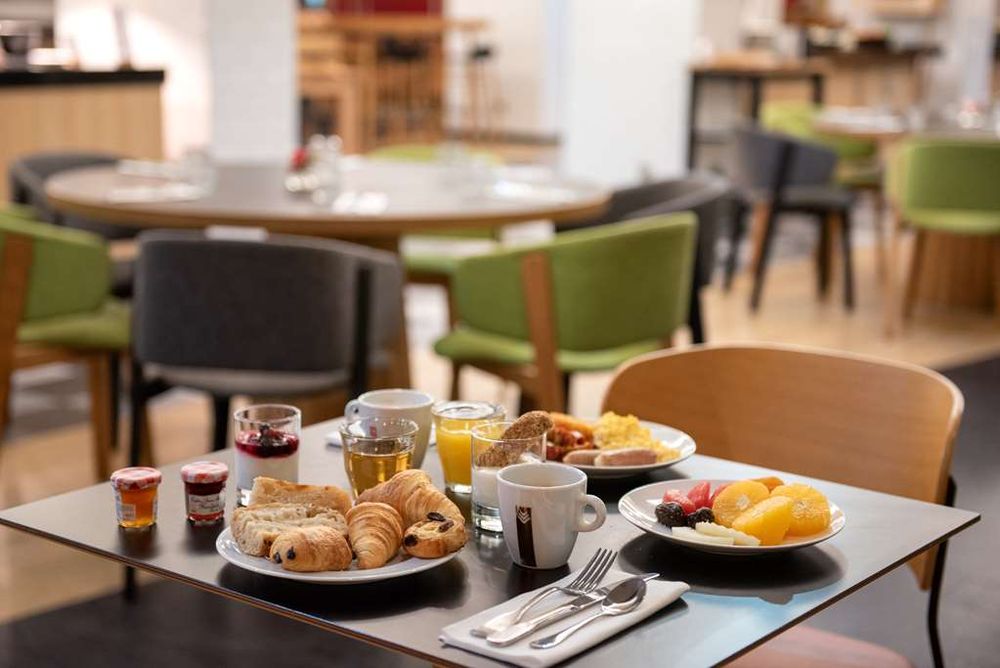 DOUBLETREE BY HILTON PARIS BOUGIVAL - Updated November 2024 - 50 Photos ...