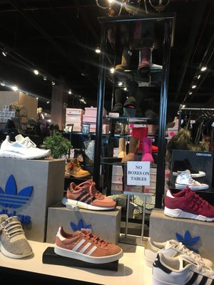 AKIRA - Updated August 2025 - 21 Photos & 54 Reviews - 1539 E 53rd St ...