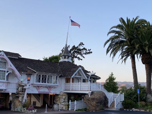 MADONNA INN BAKERY - 96 Photos & 53 Reviews - 100 Madonna Rd, San Luis ...