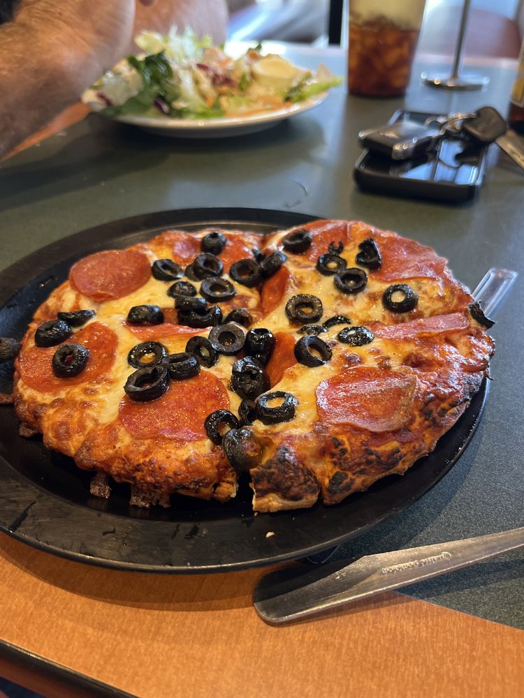 ROUND TABLE PIZZA - Updated April 2026 - 125 Photos & 395 Reviews ...