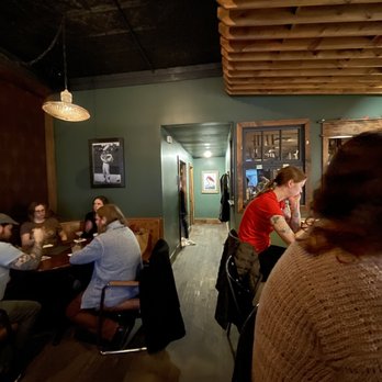 THE ROBIN ROOM - Updated December 2025 - 104 Photos & 76 Reviews - 821 ...