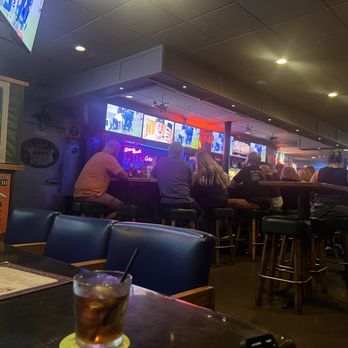 CHIEF’S BURGERS BREW & SPIRITS - Updated July 2024 - 250 Photos & 418 ...