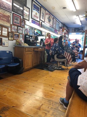 DOWNTOWN BARBER SHOP - 20 Photos & 25 Reviews - 824 Massachusetts St ...