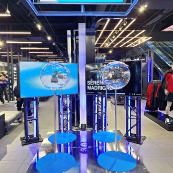 JD SPORTS - Updated December 2025 - 25 Photos - 10 S State St, Chicago ...