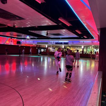 MOONLIGHT ROLLERWAY - 449 Photos & 722 Reviews - 5110 San Fernando Rd ...