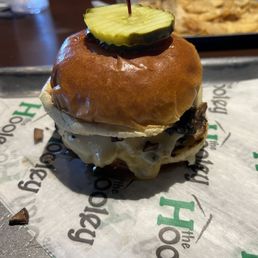 THE HOOLEY PUB & KITCHEN - Updated July 2025 - 18 Photos & 20 Reviews ...