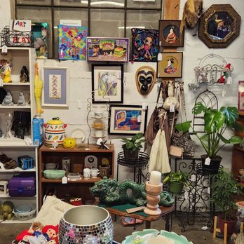 MEMORY DEN ANTIQUE MALL - Updated December 2024 - 189 Photos & 39 ...