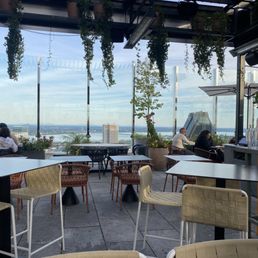 HIATUS RESTAURANT ET BAR - Updated January 2026 - 66 Photos & 10 ...