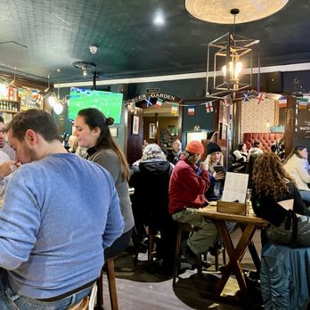 THE BEEHIVE INN - Updated December 2025 - 88 Photos & 85 Reviews - 18 ...