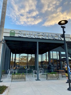 SHAKE SHACK FLORIDA MALL - Updated December 2024 - 209 Photos & 107 ...