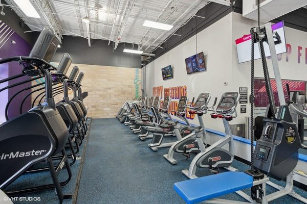 CRUNCH FITNESS - PERIMETER - Updated January 2026 - 52 Photos & 87 ...