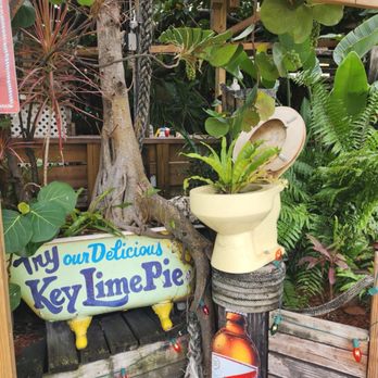 LE TUB - Updated August 2024 - 1894 Photos & 1870 Reviews - 1100 N ...