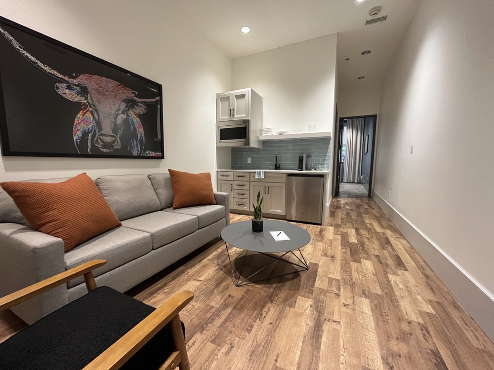 THE THOMAS HOTEL - Updated October 2025 - 16 Photos - 109 E Erwin St ...