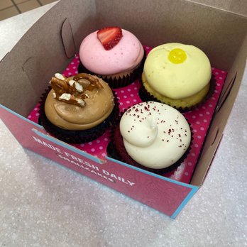 SMALLCAKES CUPCAKERY AND CREAMERY - 210 Photos & 214 Reviews - 5999 ...
