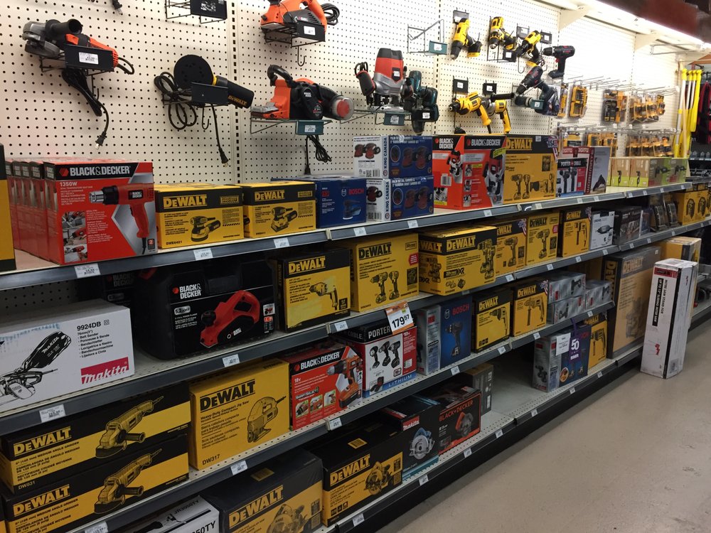 BMR - Updated January 2026 - 18 Photos - 180 Victoria Road, Lunenburg ...