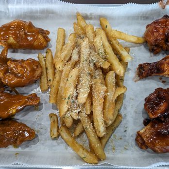 WING SNOB - Updated July 2024 - 41 Photos & 24 Reviews - 1713A W Golf ...