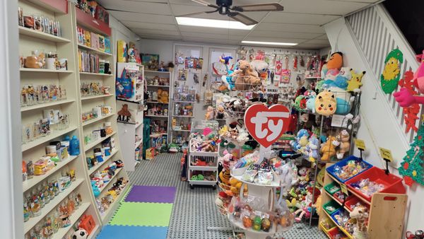 UNCLE BOB’S VINTAGE TOYS - Updated October 2025 - 18 Photos - 305 ...