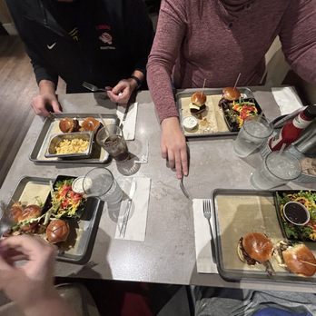 HANGRY CITY GRILLE AND SPIRITS - Updated May 2024 - 222 Photos & 254 ...