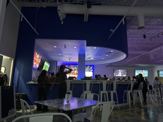 SWIGZZ RESTAURANT AND LOUNGE - Updated April 2026 - 71 Photos & 43 ...