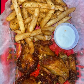 SIDEBAR - Updated April 2025 - 258 Photos & 239 Reviews - 79 Poplar St ...