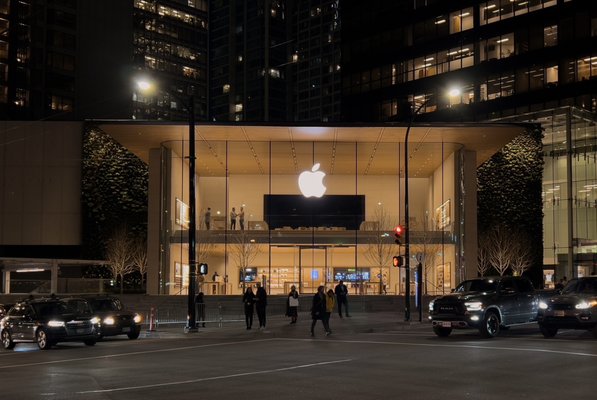 APPLE STORE - VANCOUVER - Updated January 2026 - 59 Photos & 160 ...