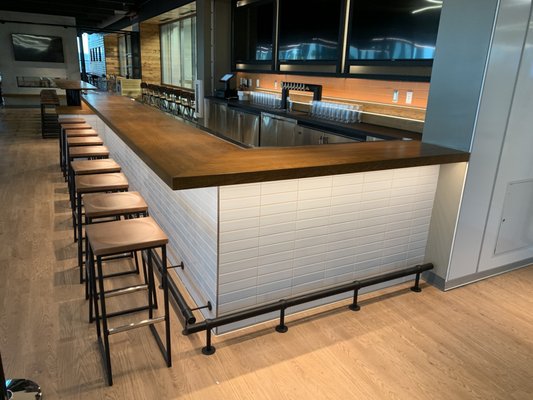 BETWEEN THE RINKS - RESTAURANT & BAR - 21 Photos & 24 Reviews - 888 ...