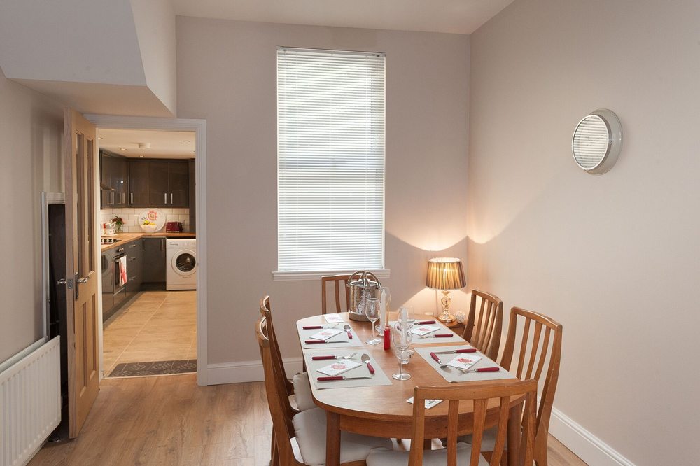 TITANIC AT BLOOMFIELD - Vacation Rentals - 71 Bloomfield Ave, Belfast ...